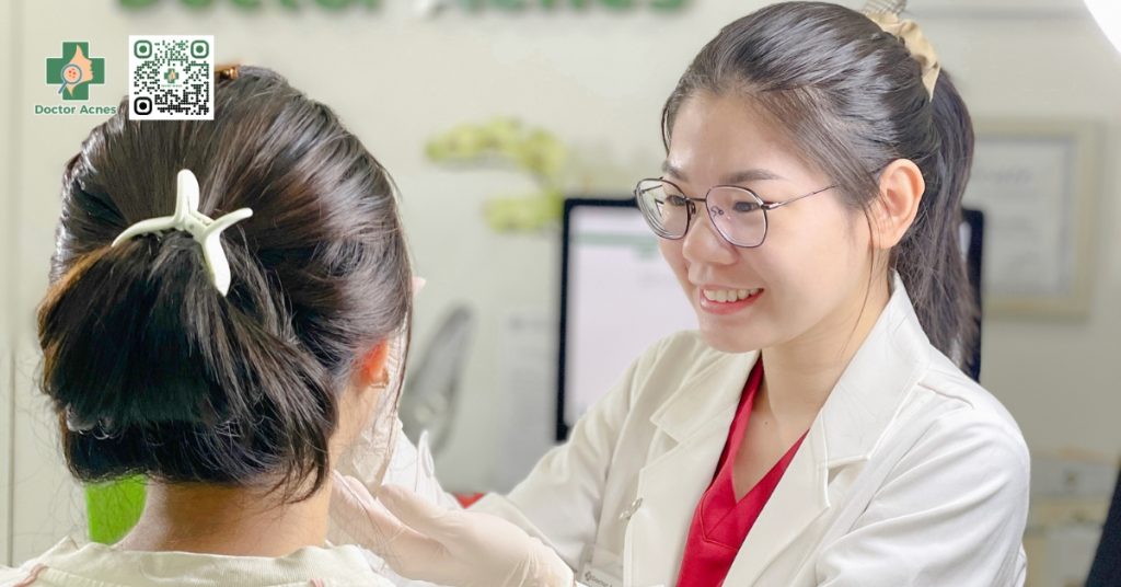 Top 7 sữa rửa mặt trị mụn đầu đen được Bác sĩ Da liễu khuyên dùng
